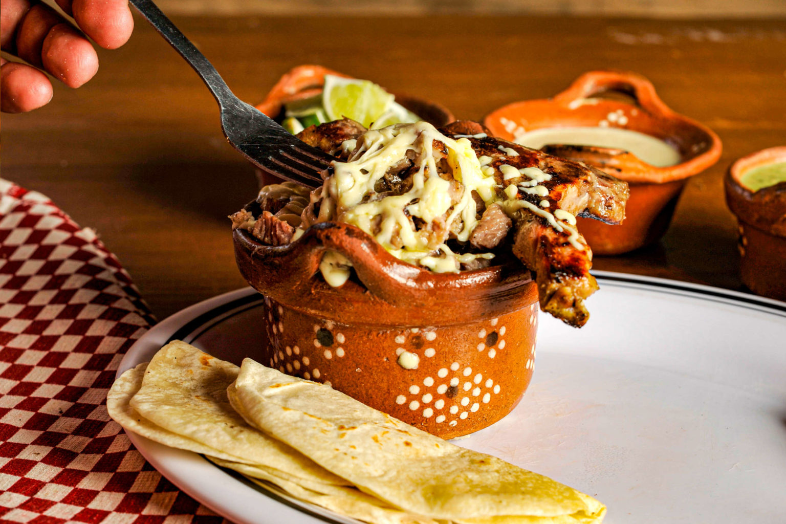 100% al Carbón – Al Carbón Sabe Mejor